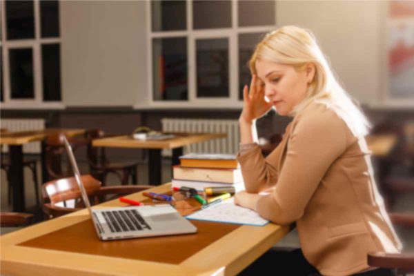 Estrés docente: Estos son los síntomas, causas y soluciones para ...